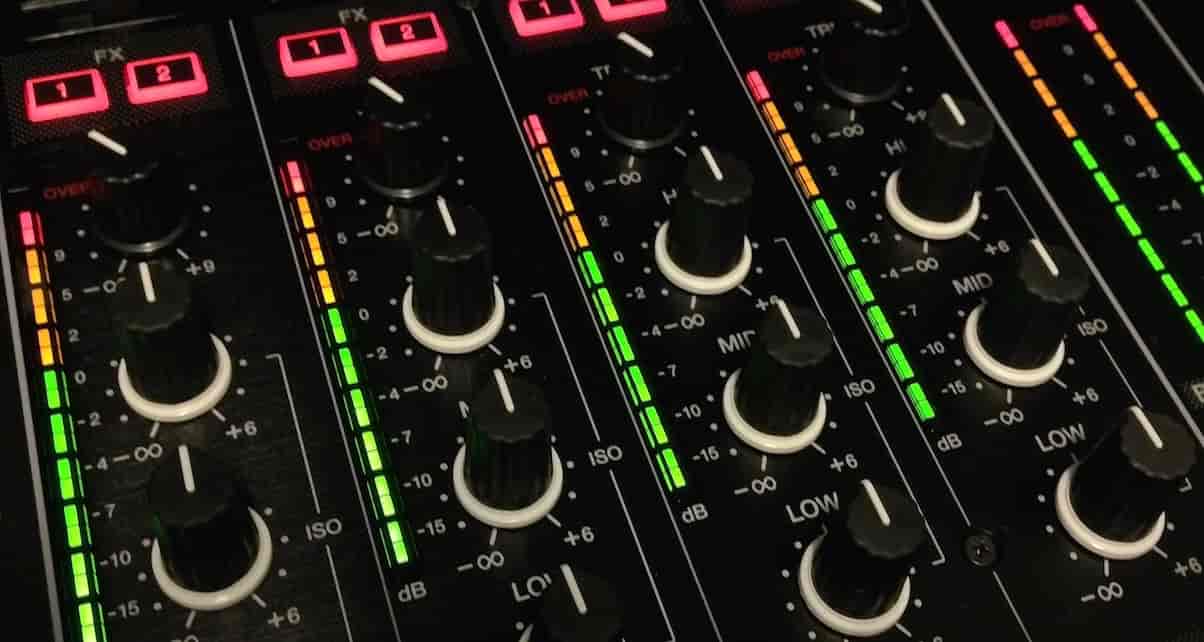 Mixing dB Levels for DJs - Understanding Gain Staging | DJ.Studio
