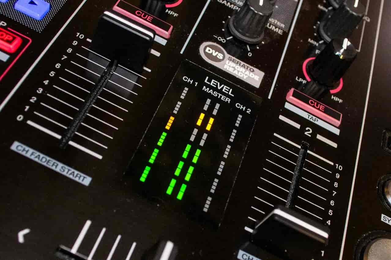 Mixing dB Levels for DJs - Understanding Gain Staging | DJ.Studio